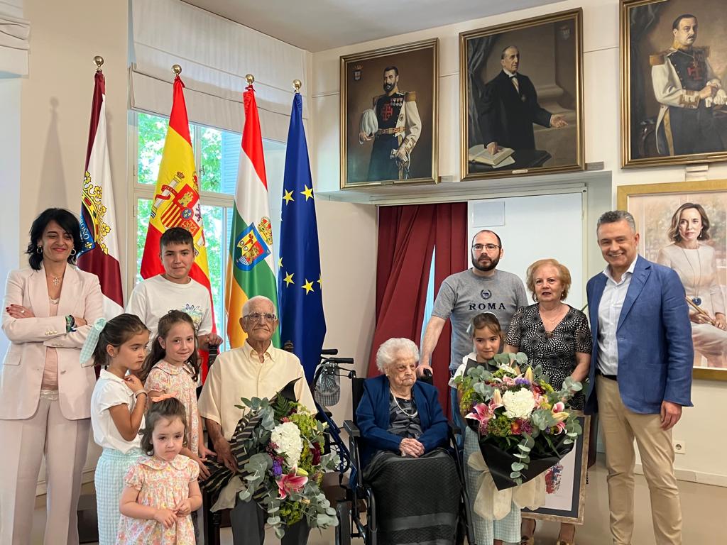 El Ayuntamiento celebra el Día de los Abuelos con un homenaje a ...